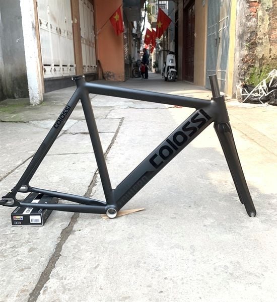 Khung Fixed Gear COLOSSI Lowpro có càng carbon( đủ chén cổ+ cọc yên ...