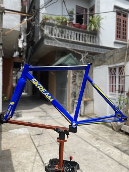 Khug fixed gear SKREAM càng carbon ( khồng gồm chén cổ + cọc yên ...