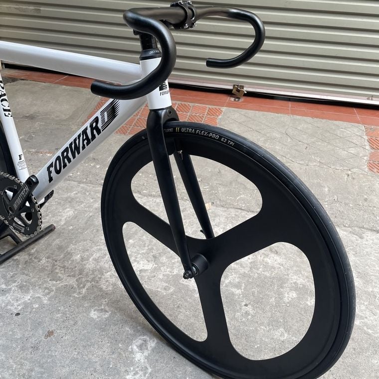Xe đạp Fixed Gear Forward Trắng vành trước 3 đao sau 7cm, đùi đĩa intr ...