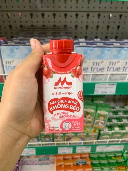 DY- Strawberry Flavor Less Sugar Fat-Free Drinking Yogurt Morinaga 190 ...