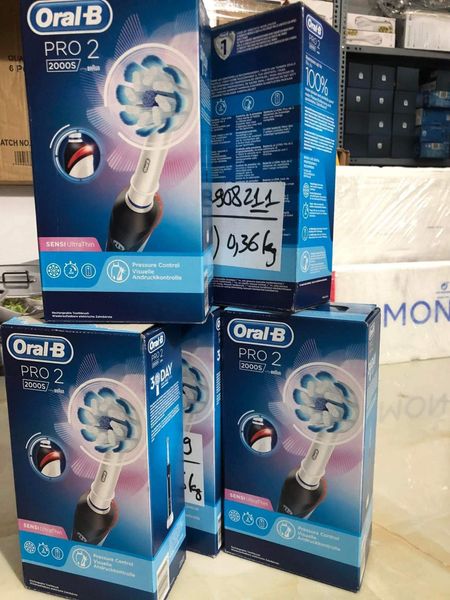 Bàn Chải Điện Oral-B Pro 2 2000S Sensi Ultrathin màu đen – Anh Thư Hàng Đức