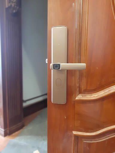 Khóa Cửa Điện Tử Bosch ID30 Gold – THẾ GIỚI BẾP NHẬP KHẨU