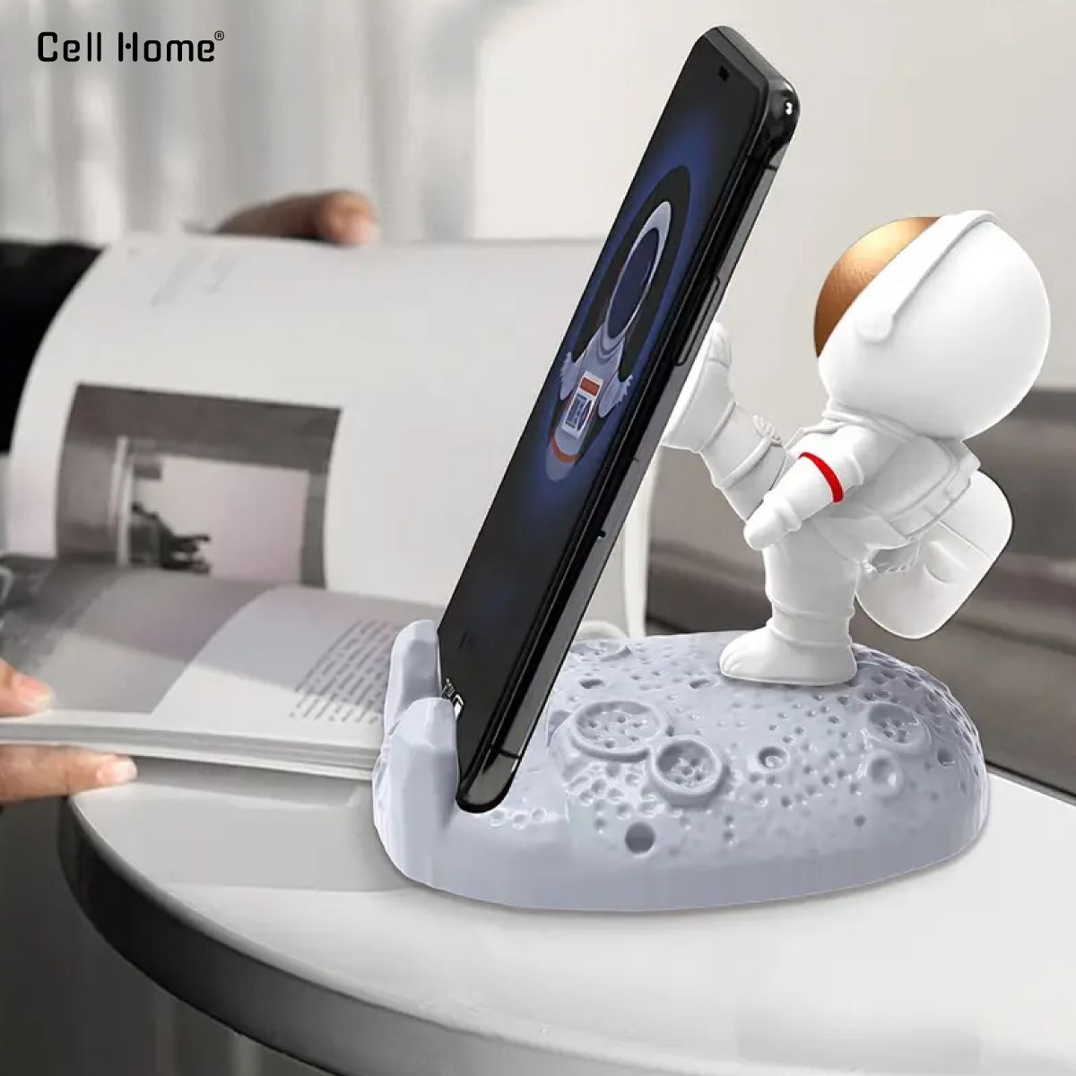 Giá đỡ điện thoại phi hành gia trang trí bàn làm việc độc đáo – Celljoy