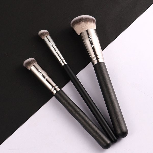 Cọ Che Khuyết Điểm MAGA Angled Fat Concealer Brush MAGA2Cọ Che Khuyết ...