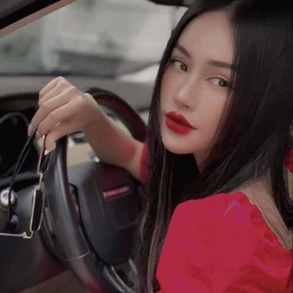 Son Gucci 509 Janie Scarlet Matte Đỏ lạnh