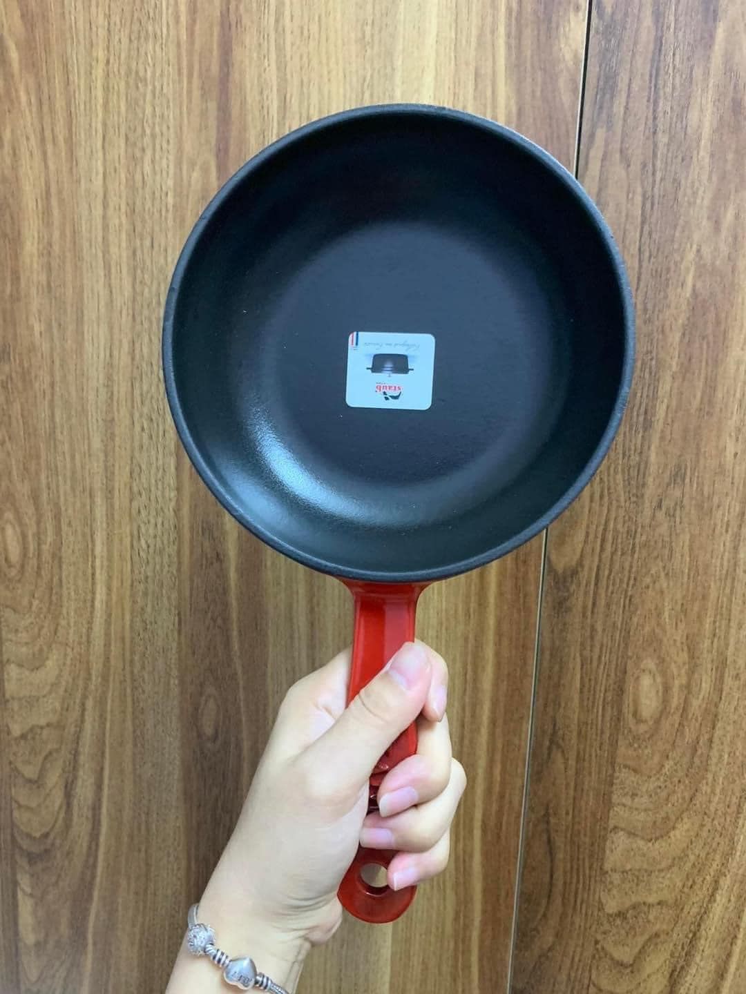 Chảo gang sâu lòng Staub 16cm màu đỏ