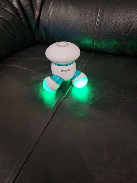 Máy mát xa mini cầm tay Beurer MG16