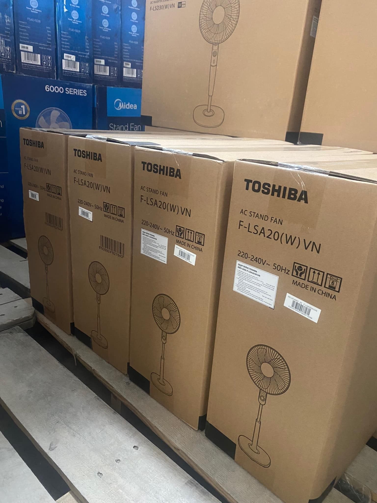 Quạt cây đứng Toshiba F-LSA20(W)VN Model 2022