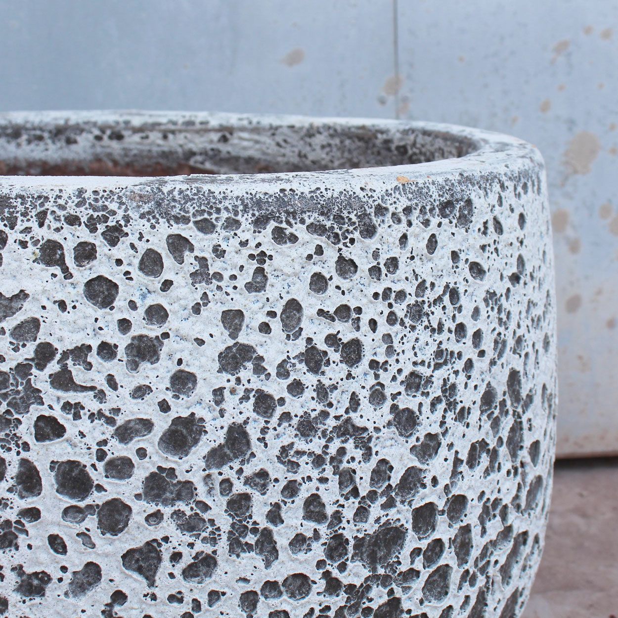 Modern Concrete Texture Round Planter | AuroraPots