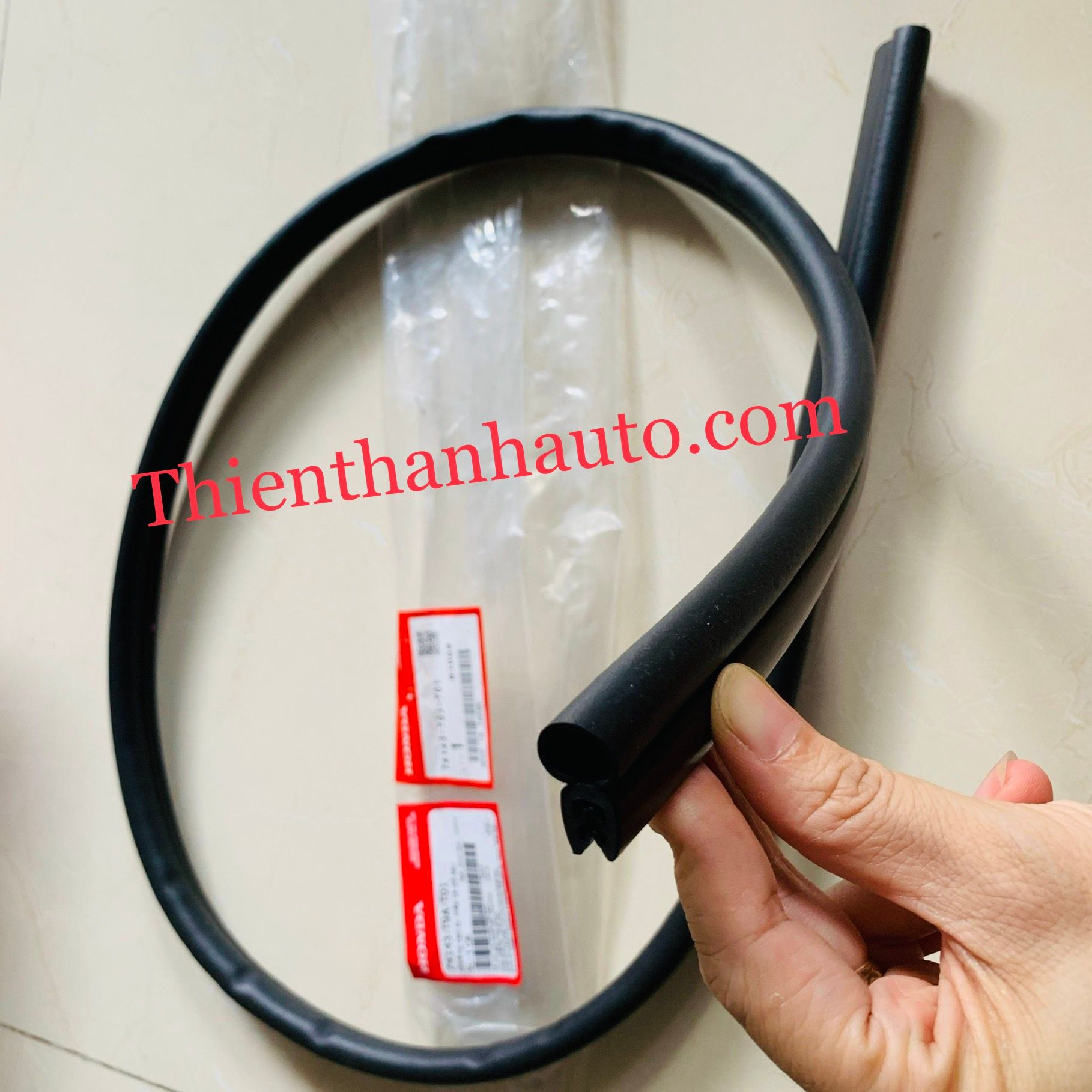 Gioăng cao su dưới mép nắp capo Honda City chính hãng - 74143T9AT01 ...