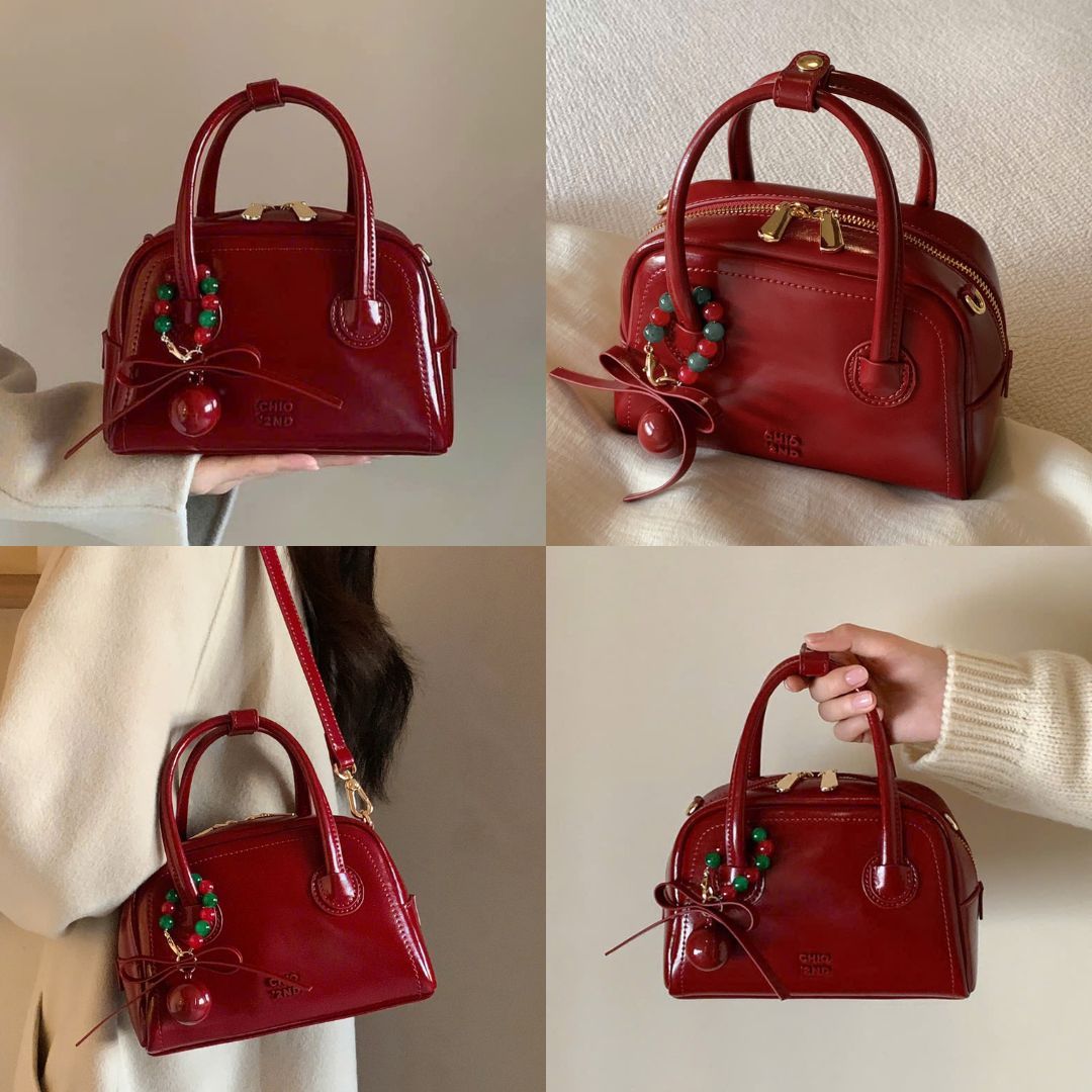 Túi Chio2nd form vuông đỏ kèm charm 20 x 10 x 15 cm – Vy Hí Beauty