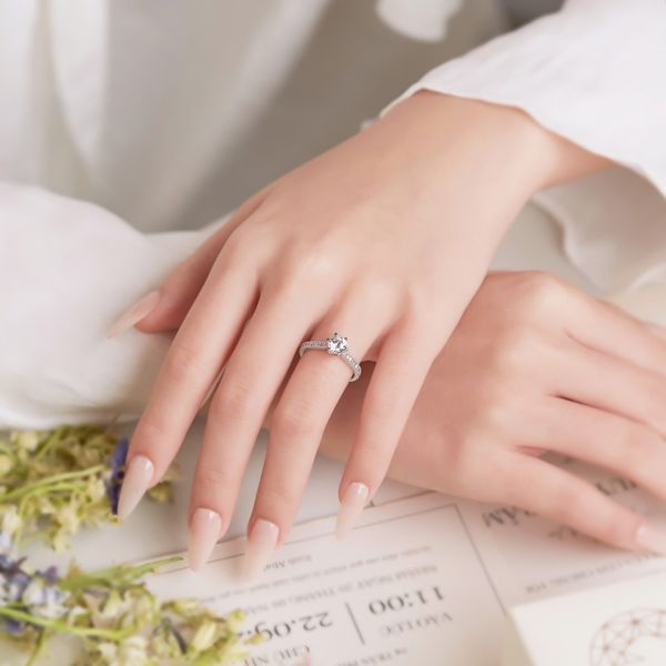 Nhẫn Cầu Hôn Hột Xoàn Vàng Trắng 18K - Whisper Gem | Gix Jewelry – GIX ...