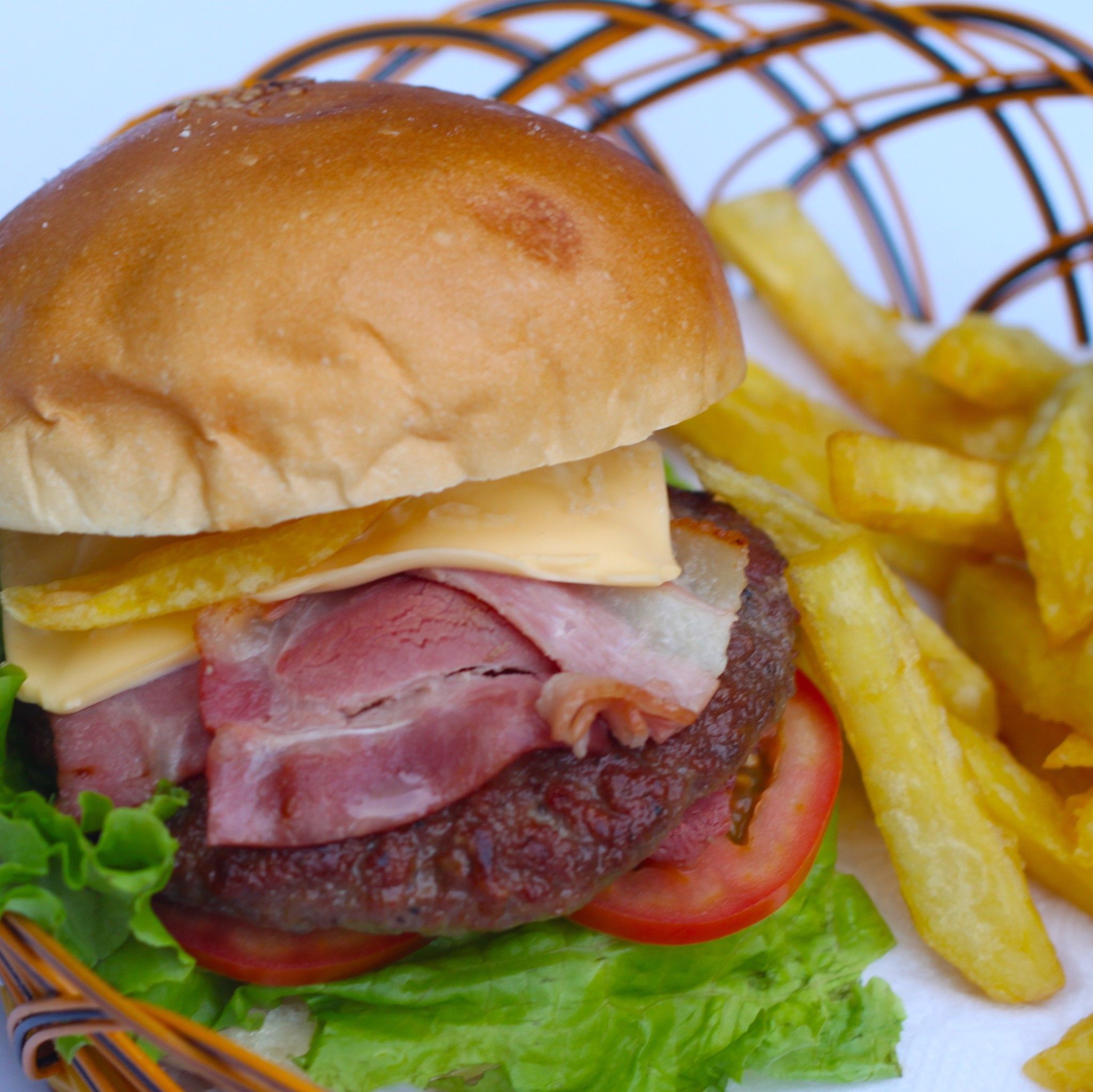 Burger/sandwich – DMZ Bar - Restaurant