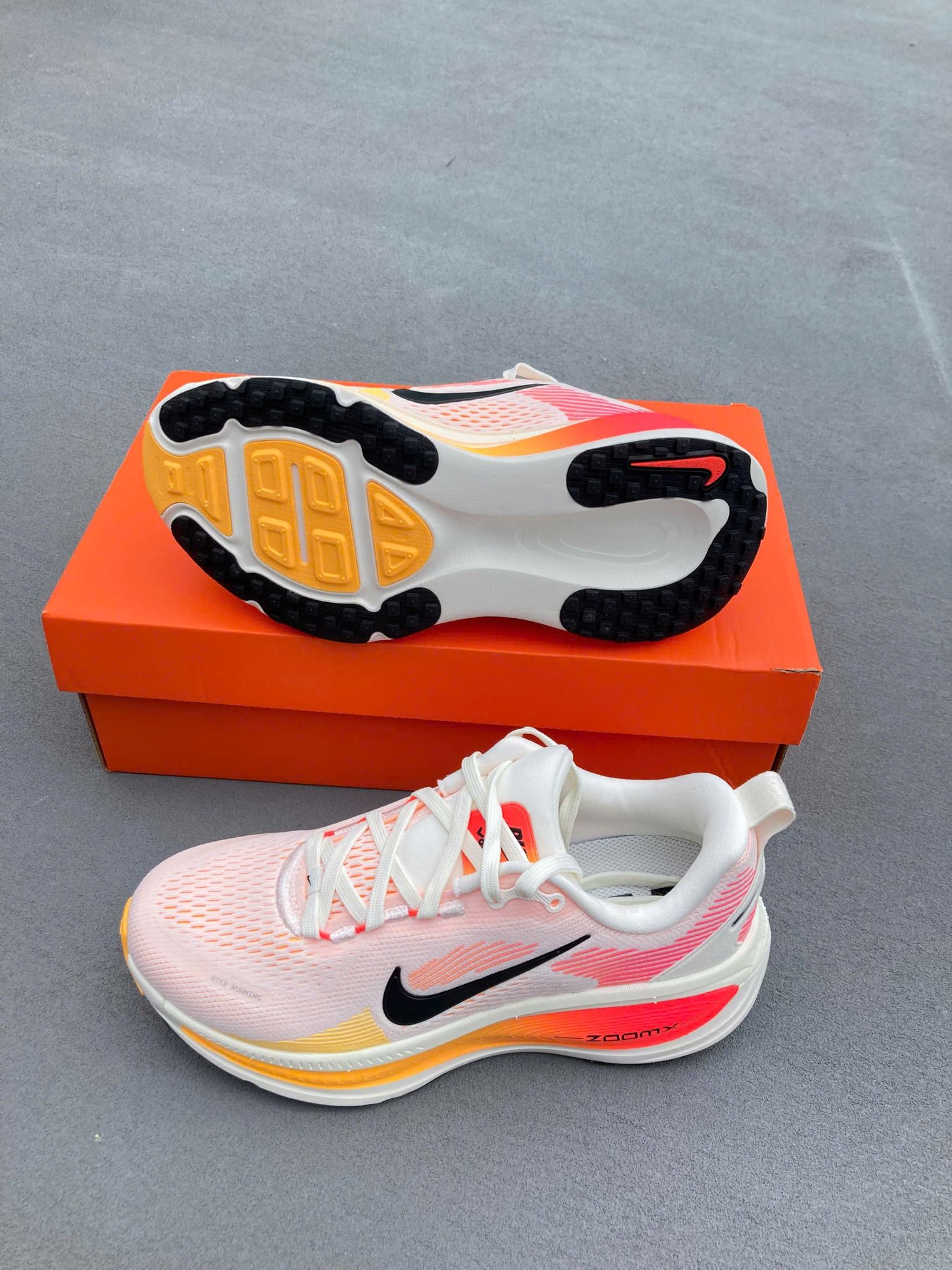 Giày Chạy Bộ Nike Vomero 18 Hồng Cam - HM6804 100 – Runner Chuyên Nghiệp