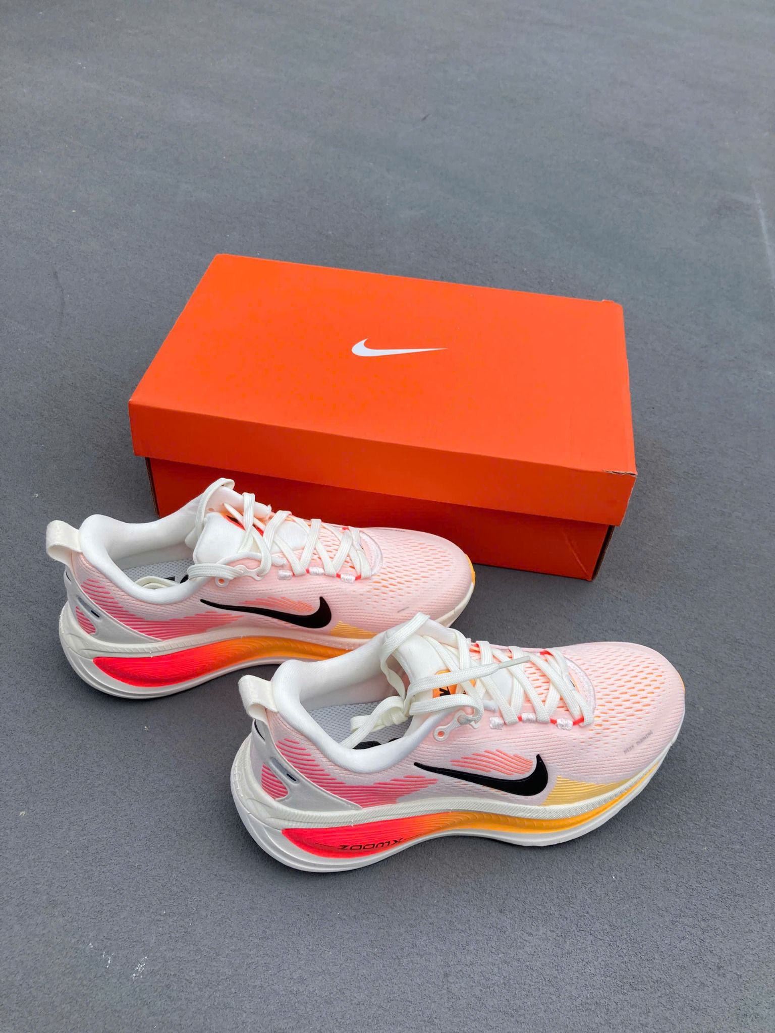 Giày Chạy Bộ Nike Vomero 18 Hồng Cam - HM6804 100 – Runner Chuyên Nghiệp