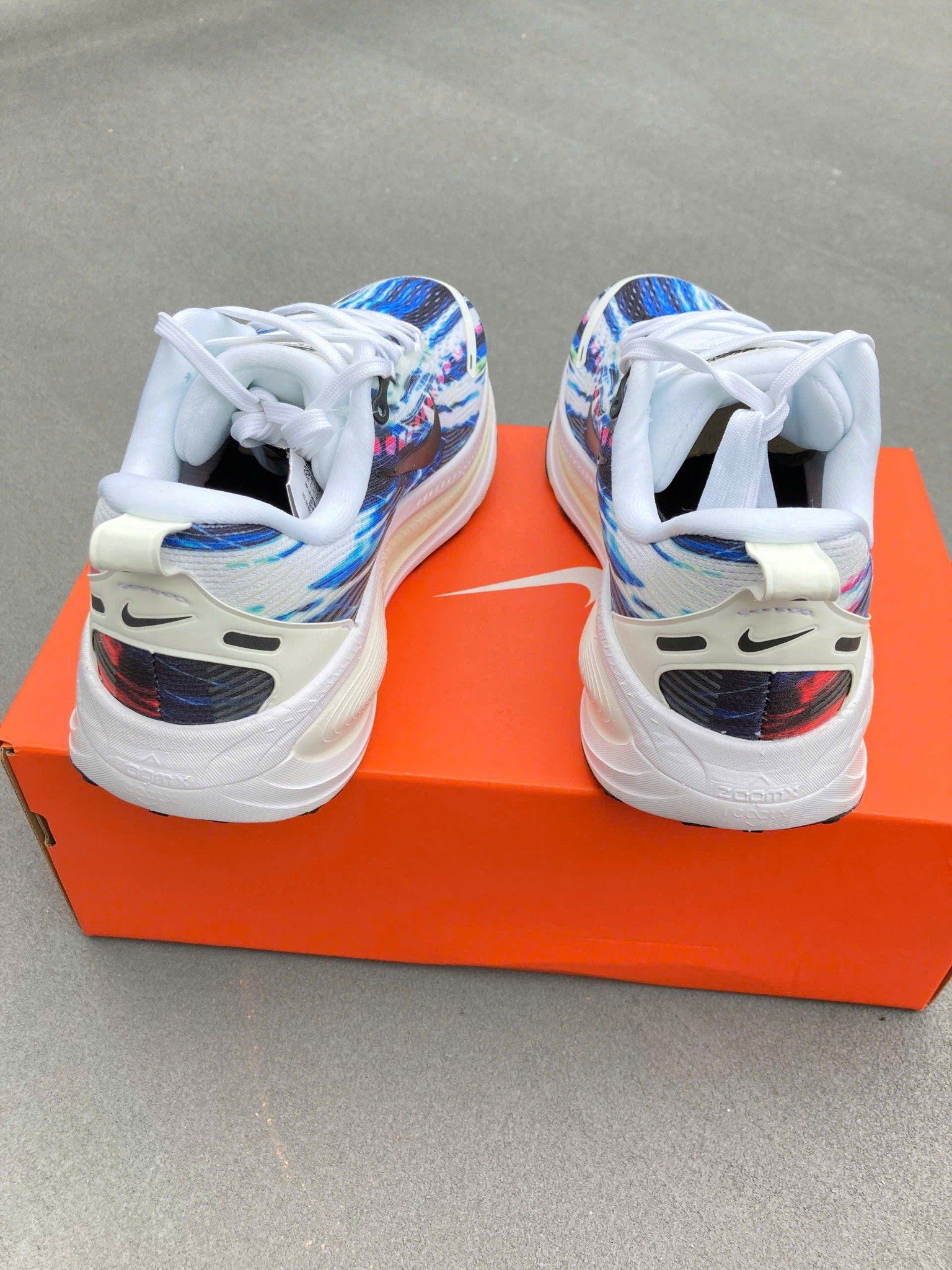 Giày Chạy Bộ Nike Vomero 18- IB8164 999 – Runner Chuyên Nghiệp