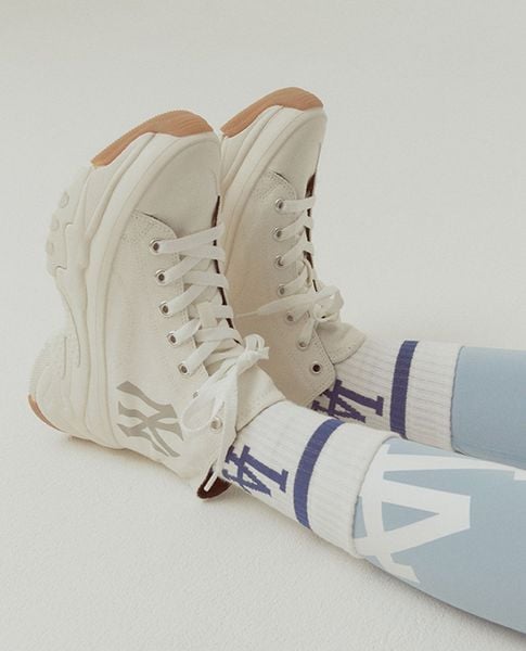 Giày Sneaker Chính Hãng – MỘC SHOES