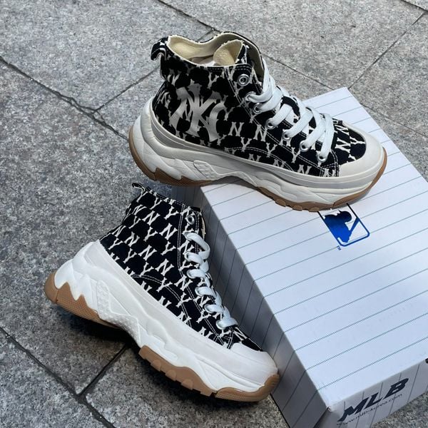 Giày Sneaker Chính Hãng – MỘC SHOES