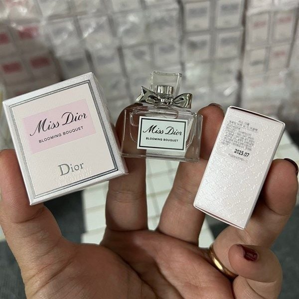 NƯỚC HOA MINI Miss Dior Blooming Bouquet Eau de Toilette 5ml – Mỹ Phẩm ...
