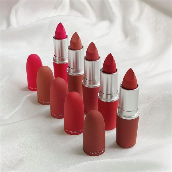 Son MAC Showstopper Powder Kiss Lipstick - Fall In Love – Mỹ Phẩm ...