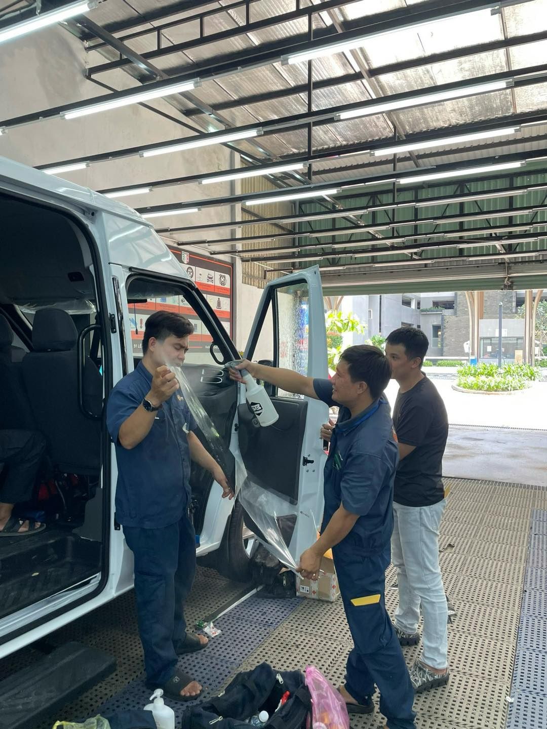 WINDOW FILM - Ford Transit dán full film cách nhiệt Ceramax – AK DECAL