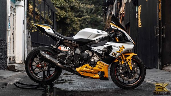 YAMAHA R1 - 021 – AK DECAL