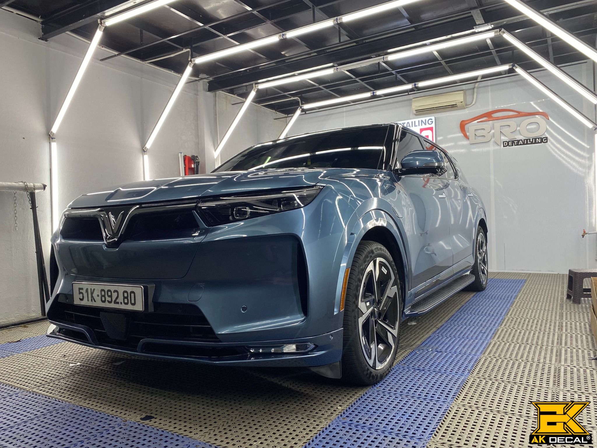 VINFAST VF9 - 01 WRAP BLUE – AK DECAL