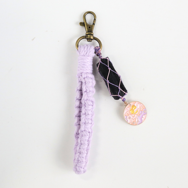 MÓC KHÓA MACRAME KẾT HỢP ĐÁ thô Black tourmaline và charm mang năng lư ...