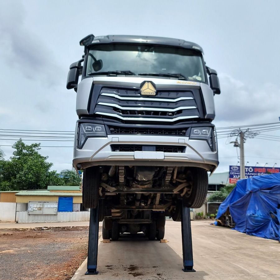 XE NÂNG ĐẦU CHỞ MÁY CÔNG TRÌNH HOWO MAX 5 CHÂN Howo Phú Mẫn