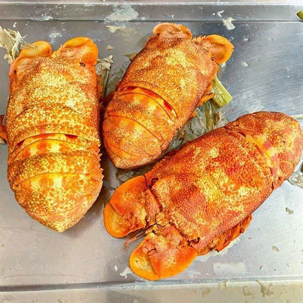 Địa chỉ mua tôm mũ ni đỏ hấp thơm ngọt, chắc thịt tại Hà Nội