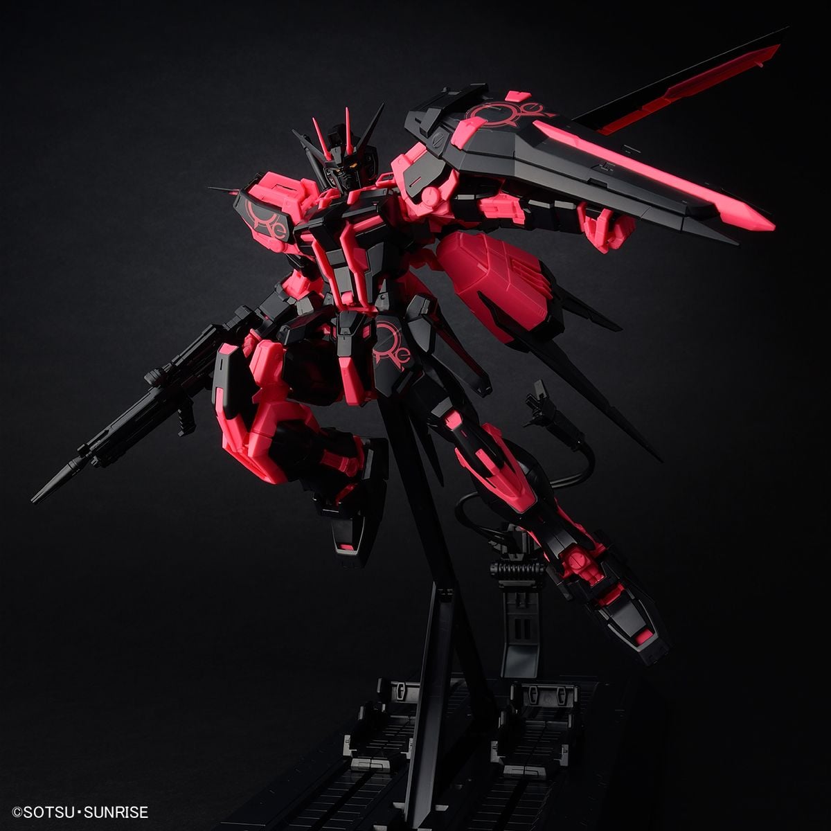 MG 1/100 Aile Strike Gundam Ver RM Recirculation / Neon Pink - LIB Gunpla