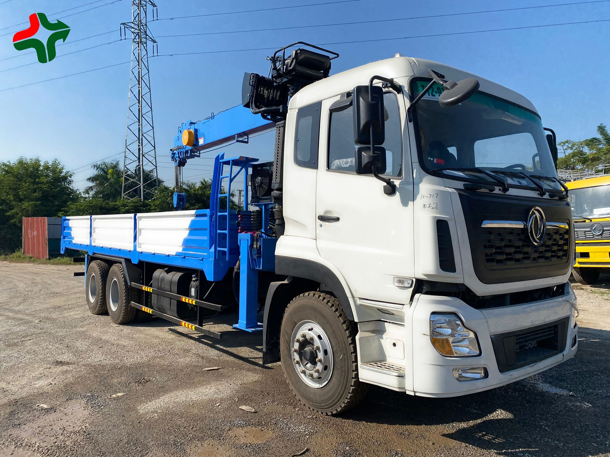 Xe cẩu tự hành 8 tấn Dongfeng 6x4 gắn cẩu Dongyang SS1926 – Công ty ...