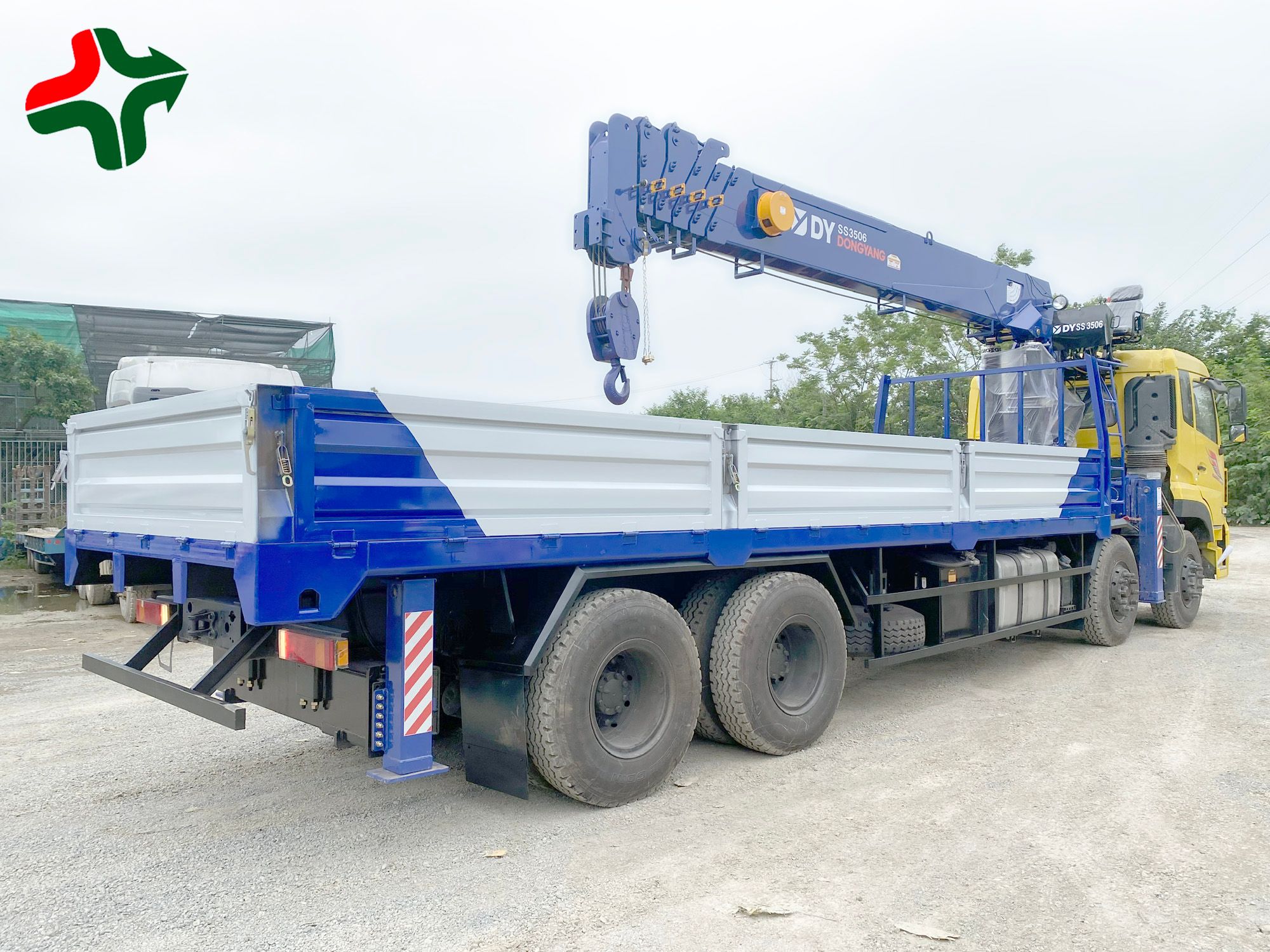 Xe cẩu tự hành 15 tấn Dongyang SS3506 – Công ty Chuyên dùng Việt Nhật