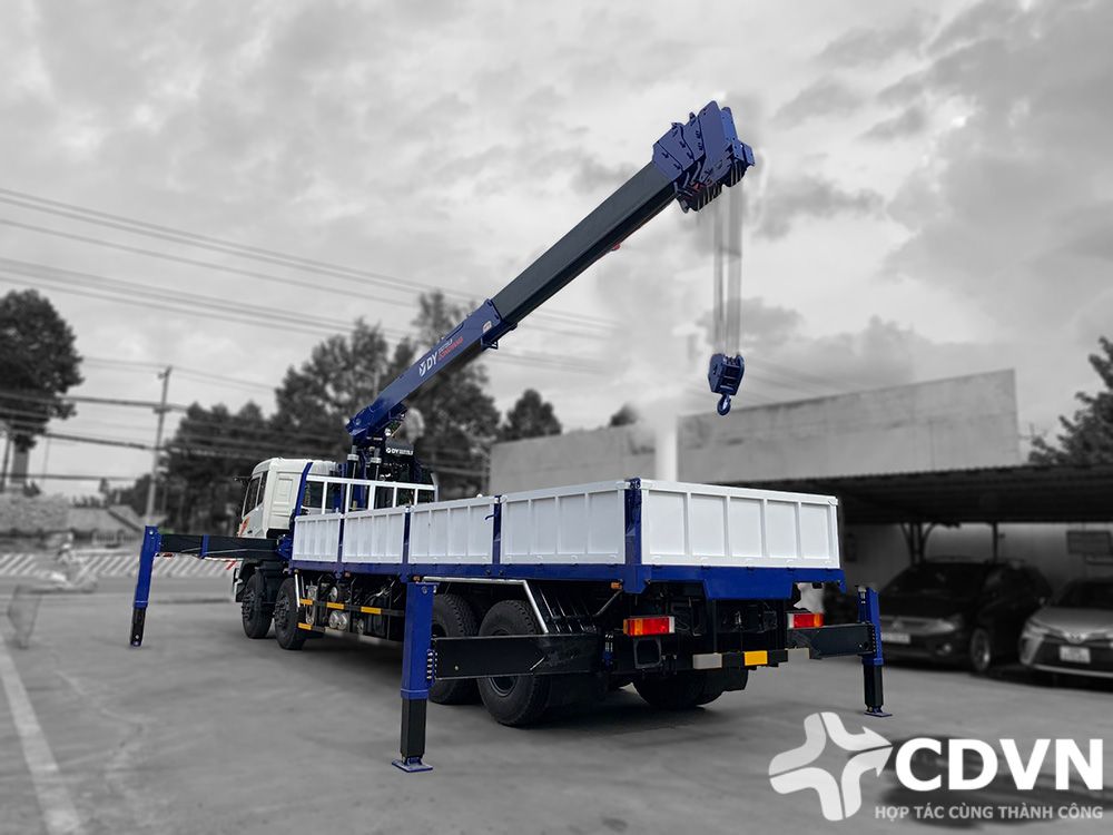 Xe tải gắn cẩu 12 tấn Dongfeng L315 (8x4) gắn cẩu Dongyang 12 tấn SS27 ...