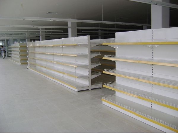 Supermarket shelves – INDUSTRIAL RACKING SYSTEM
