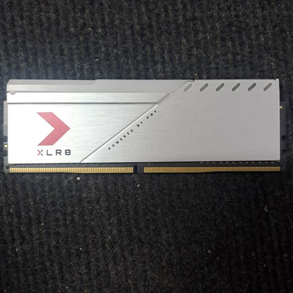 RAM DDR4 PNY XLR8 Gaming 8GB 3200MHz RGB Silver BH 2026
