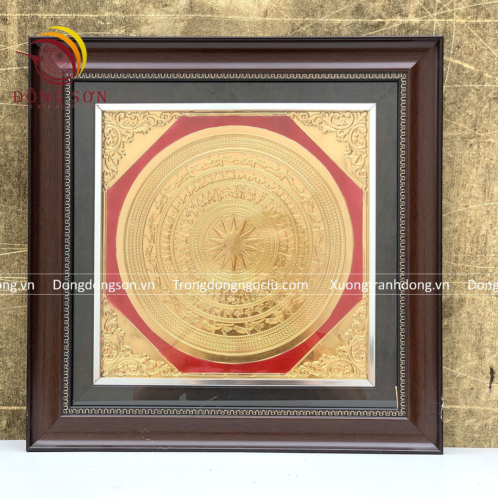 Tranh trống đồng vàng mạ vàng 24K nền đỏ kích thước 42x42cm - Tranh qu