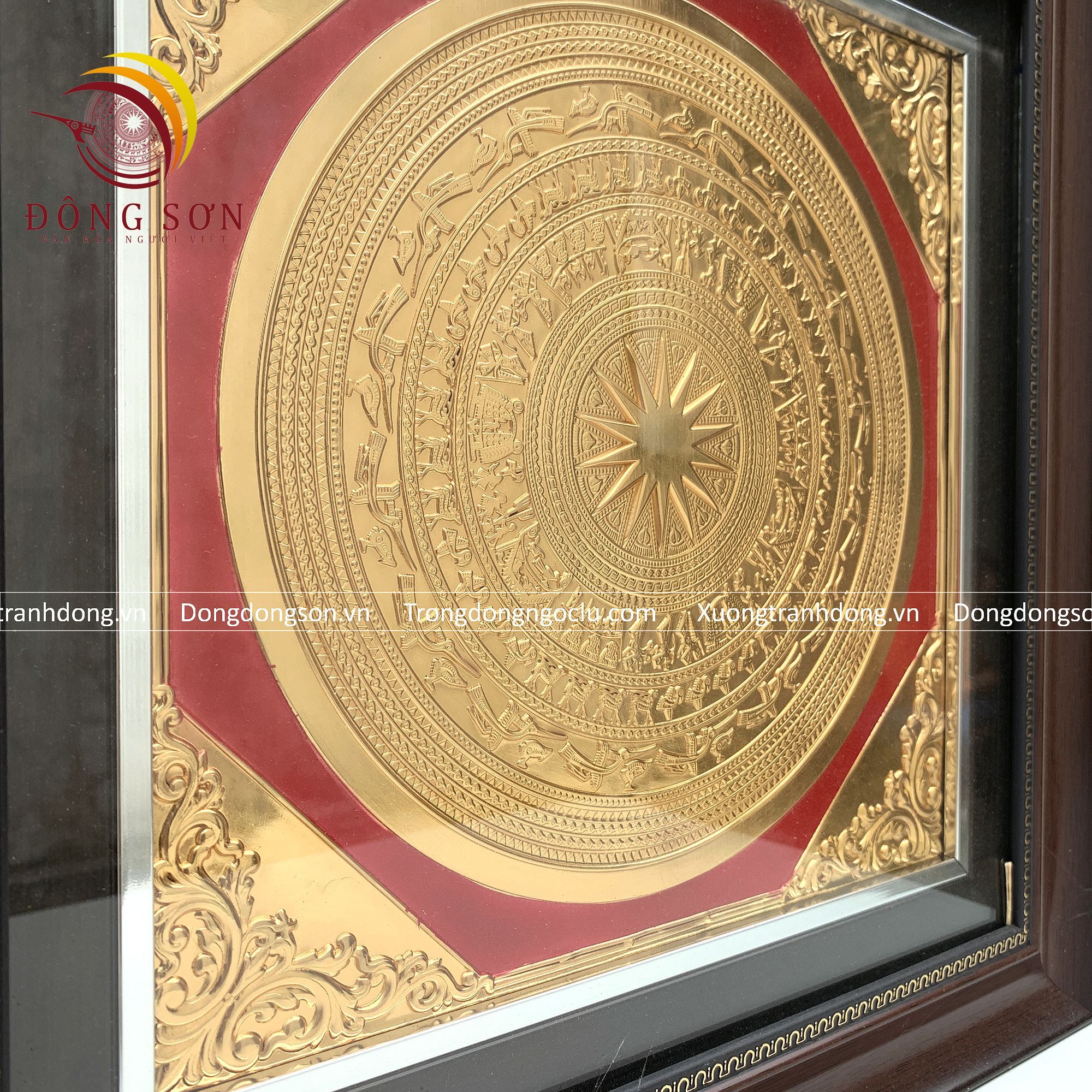 Tranh trống đồng vàng mạ vàng 24K nền đỏ kích thước 42x42cm - Tranh qu