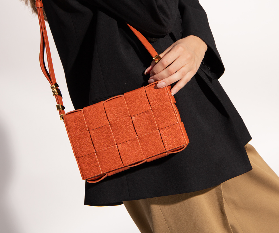 Túi Bottega Veneta Cassette Shoulder Bag In Maxi Intrecciato 666870-V1 ...