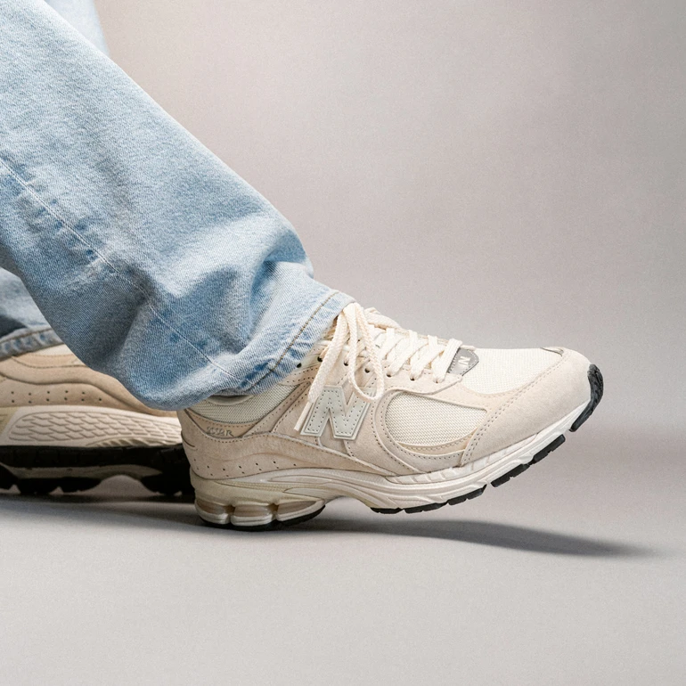 Giày New Balance 2002R 'Off White' M2002RCC – Hệ thống phân phối Air ...