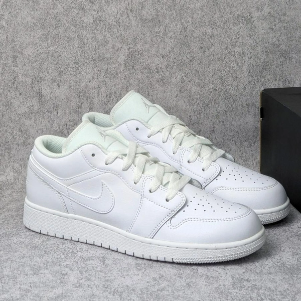 Giày Nike Air Jordan 1 Low GS 2023 'Triple White' 553560-136 – Hệ thống ...