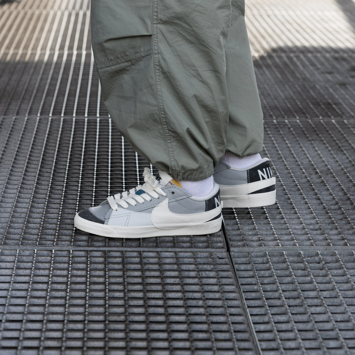 Giày Nike Blazer Low 77 Jumbo SE 'Light Smoke Grey' FJ5467-077 – Hệ ...