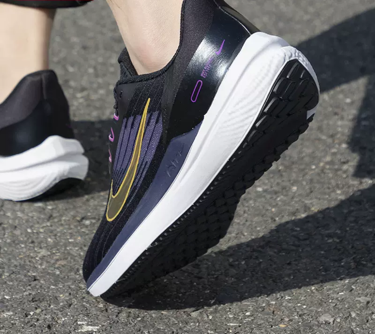 Giày Nike Air Winflo 9 'Black Gold Suede' DD6203-007 – Hệ thống phân ...