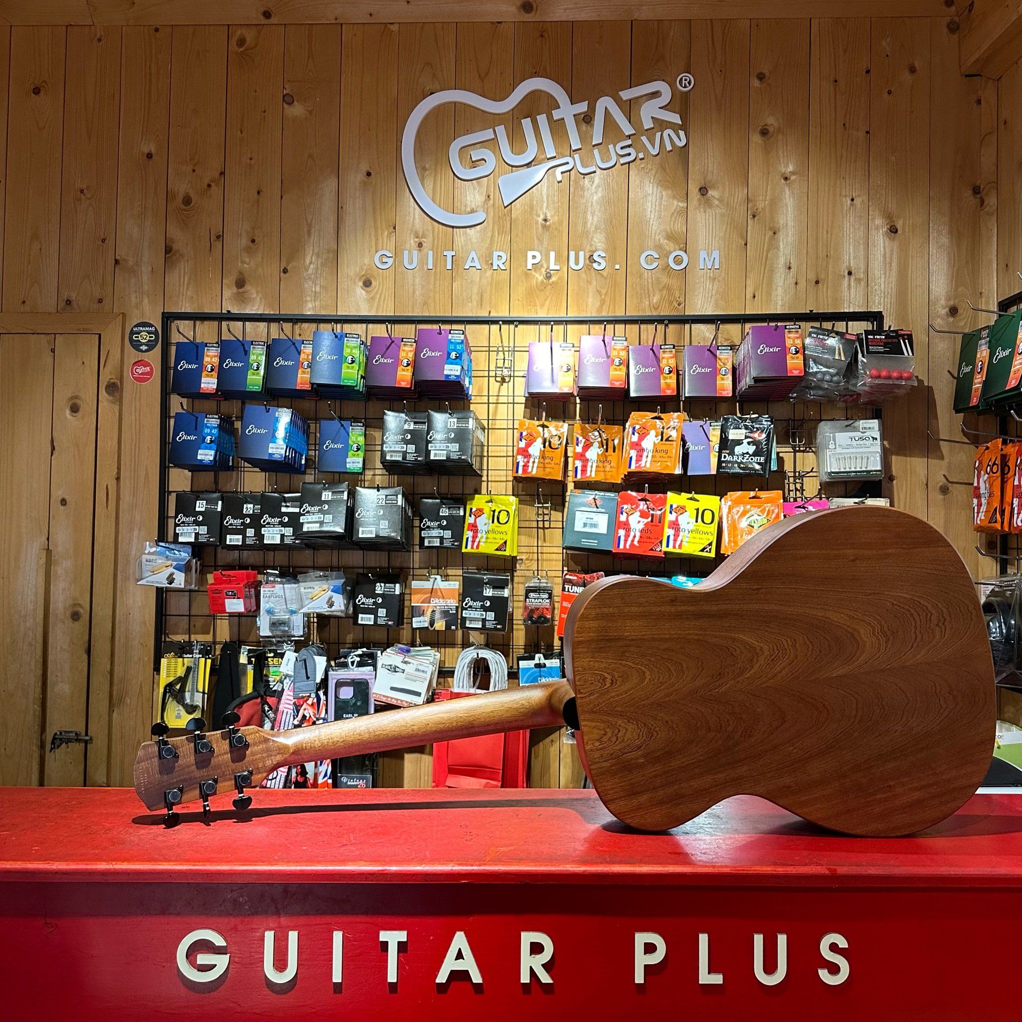 Guitar Plus F0 Standard OM