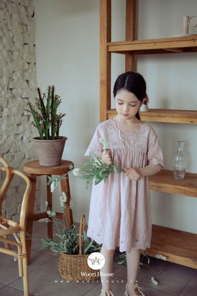 NN Váy Cherie thêu ren – WOORI HOUSE