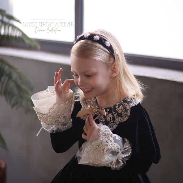 Tay ren phối trai Sabrina – WOORI HOUSE