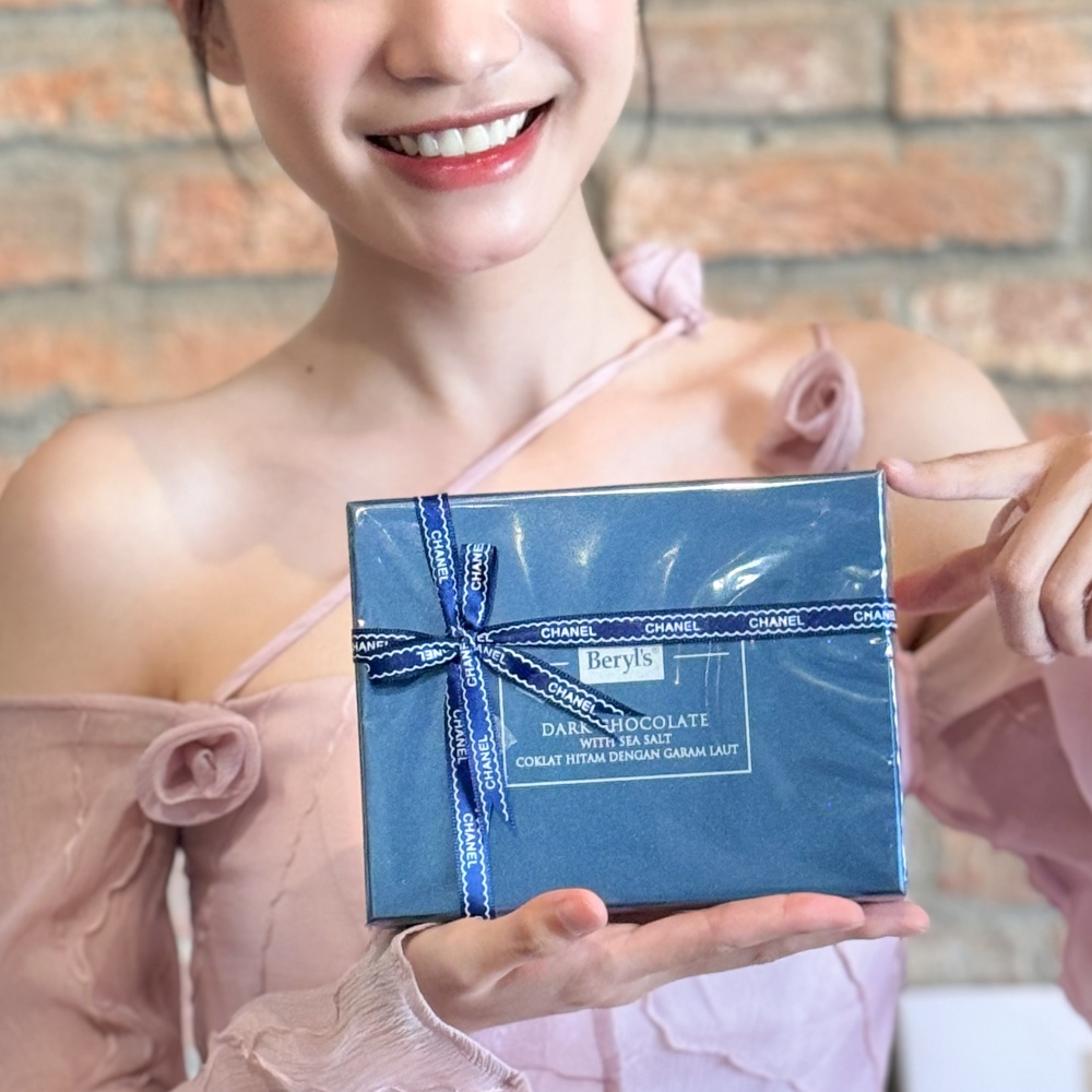 Ho Chi Minh Flower Delivery | Beryl's Fine Chocolate with Sea salt ...