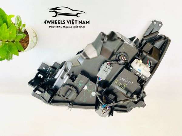 Đèn pha phải Mazda 2 DA6B51031F – Phụ tùng Mazda Việt Nam