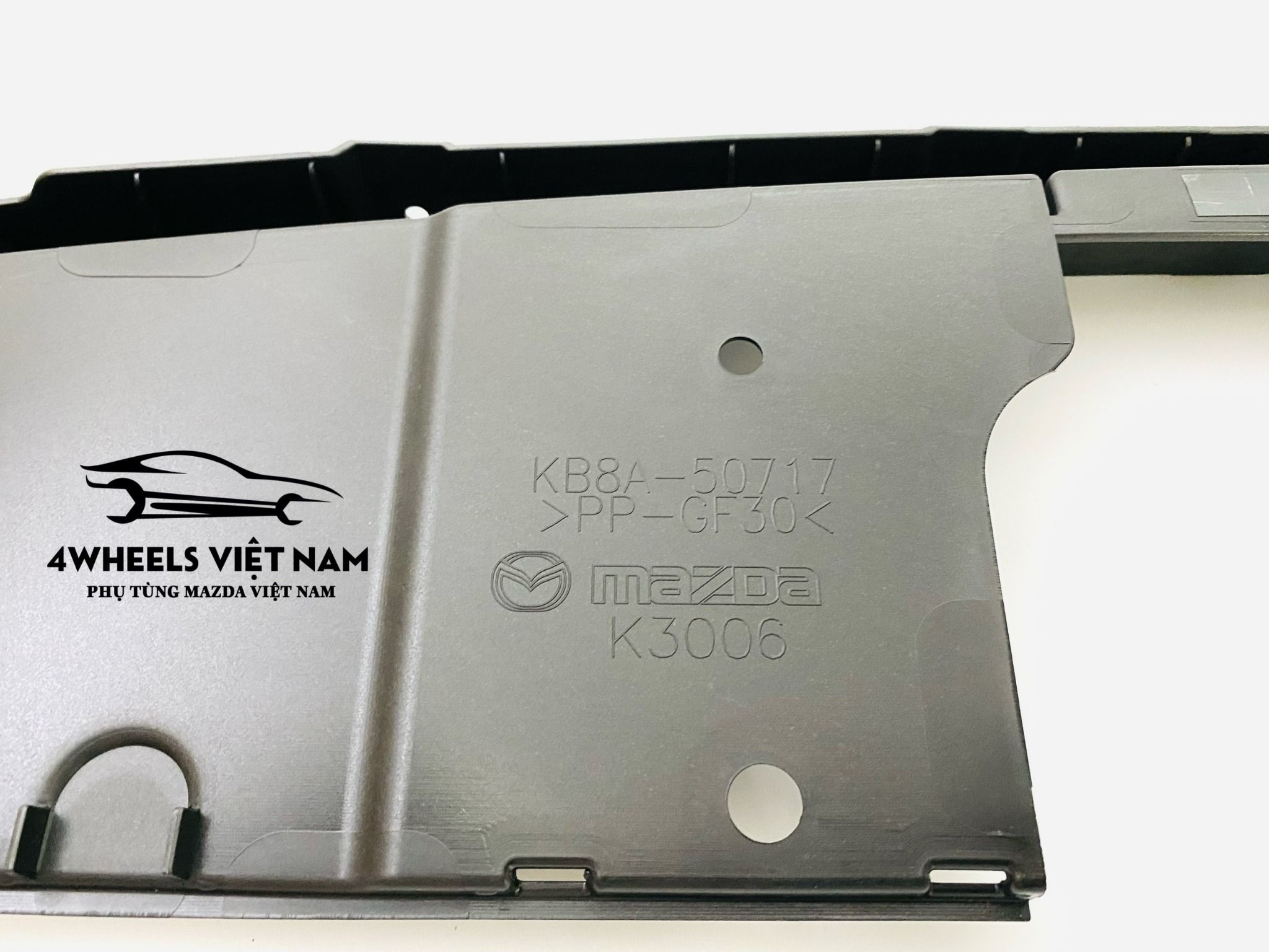 Ốp nhựa trên khung két nước Mazda CX5 KB8A50717D – Phụ tùng Mazda Việt Nam