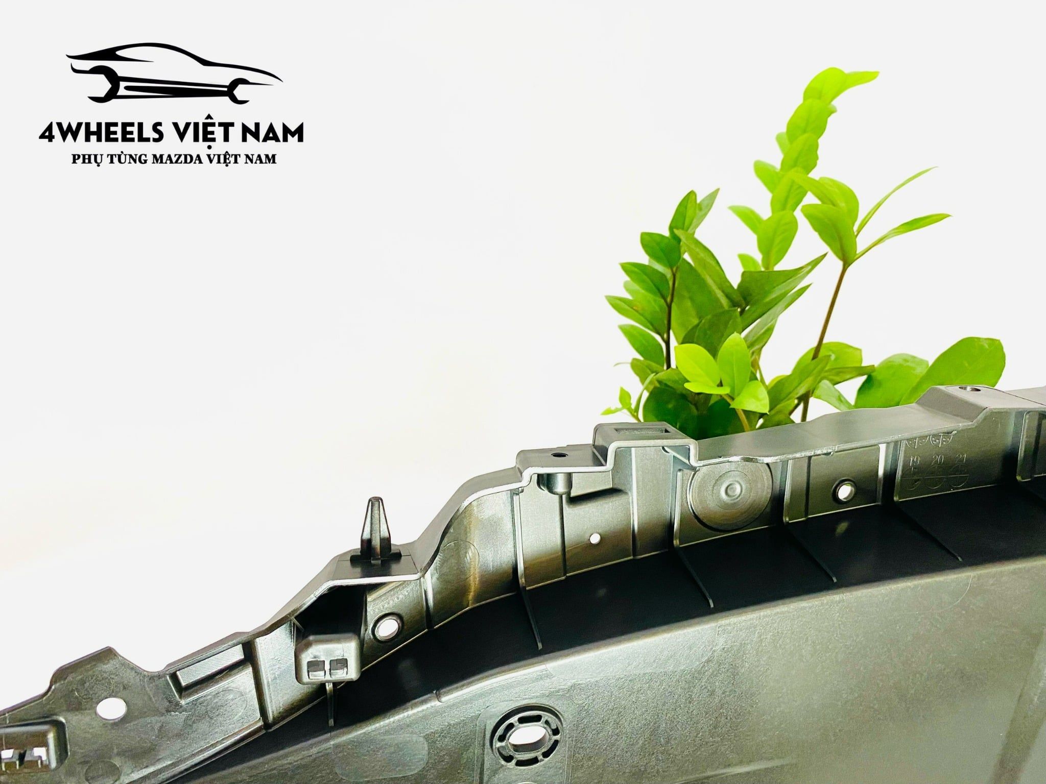 Ốp nhựa trên khung két nước Mazda CX5 KB8A50717D – Phụ tùng Mazda Việt Nam